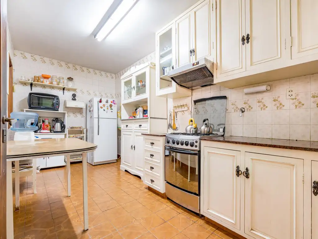 Venta Casa 37 años 2 dormitorios, 150m2, 1 cochera, Rioja 4500 ...