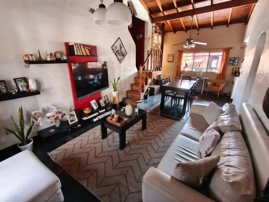 Venta Casa 40 años 3 dormitorios, 170m2, 4 cocheras, Independencia 700 ...